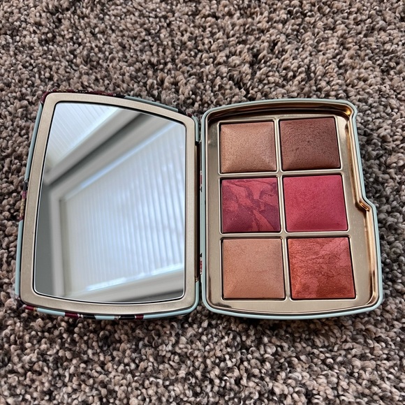 Hourglass | Makeup | New Hourglass Ambient Palette Snake Edition | Poshmark